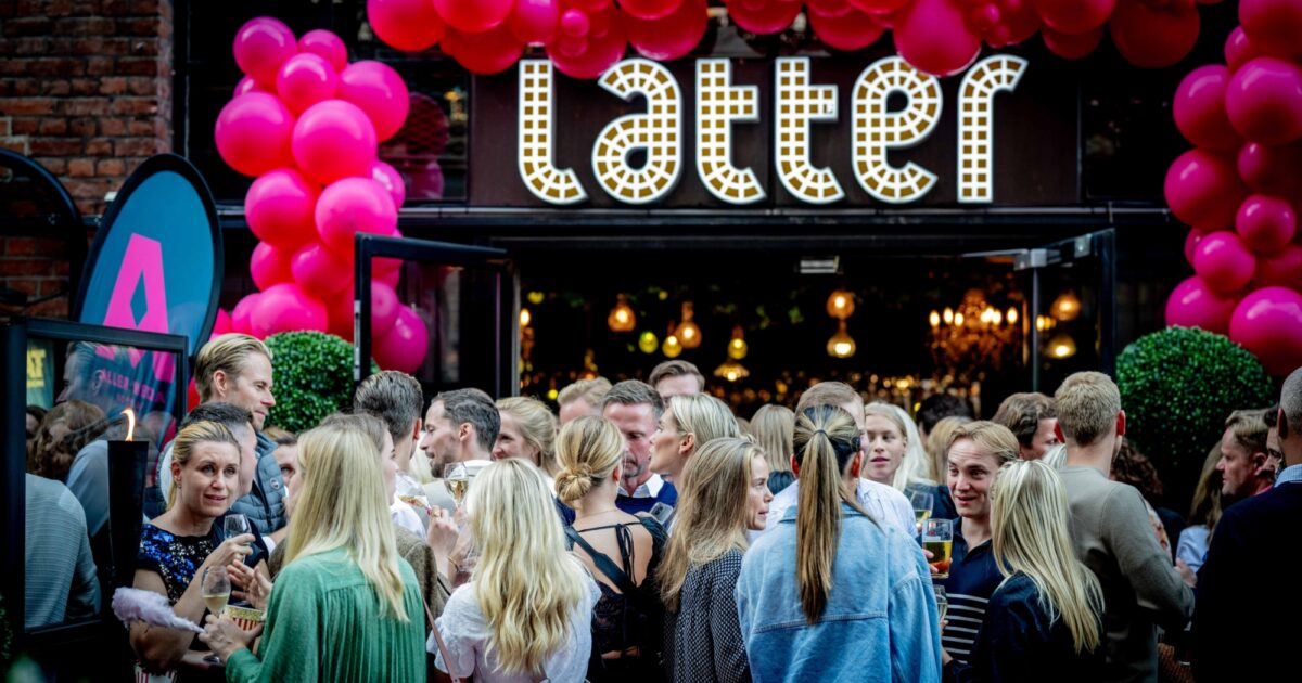 Velkommen til kickoff og stand-up på Latter 2025